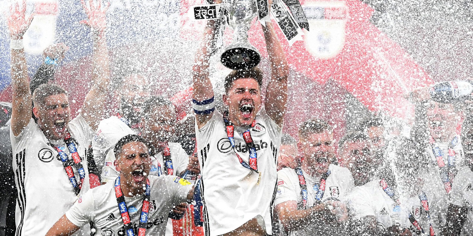 Fulham "pressing ahead" with permanent deals for midfield loan pair ...