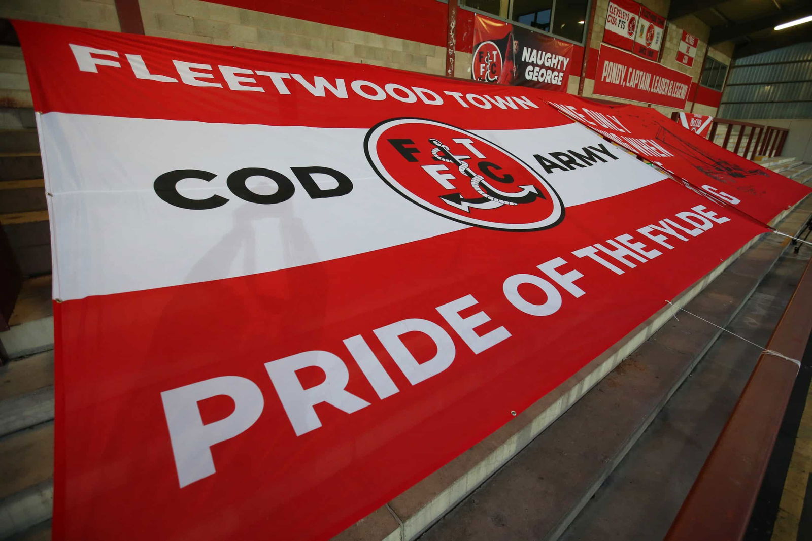 Fleetwood Town: Ethan Ennis to join from Manchester United