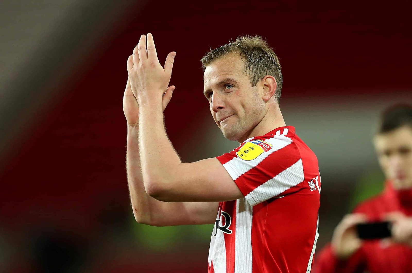 Ex-Sunderland midfielder emerges as surprise contender for ...