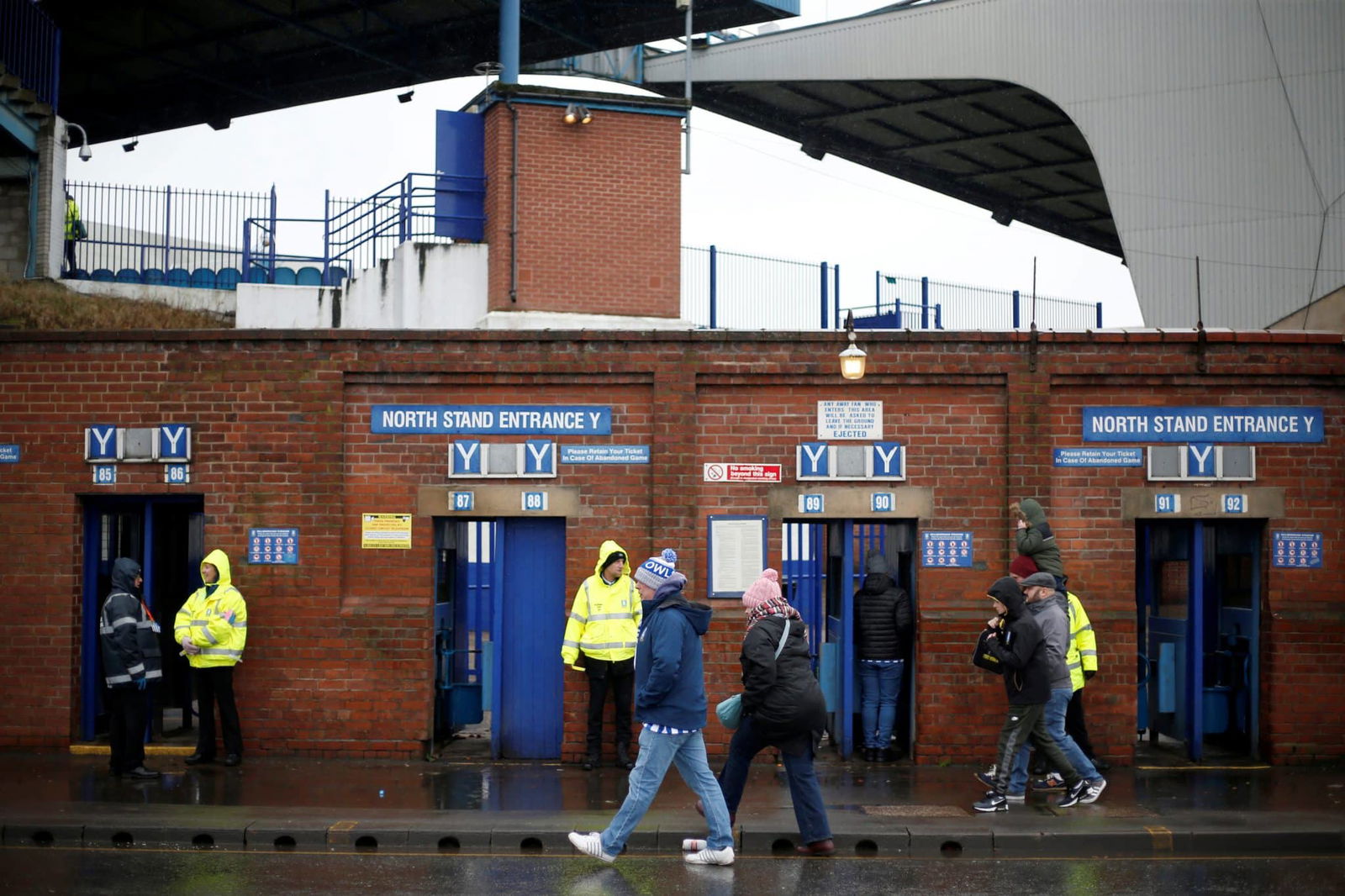 Premier League coach spotted at Sheffield Wednesday's training ground ...