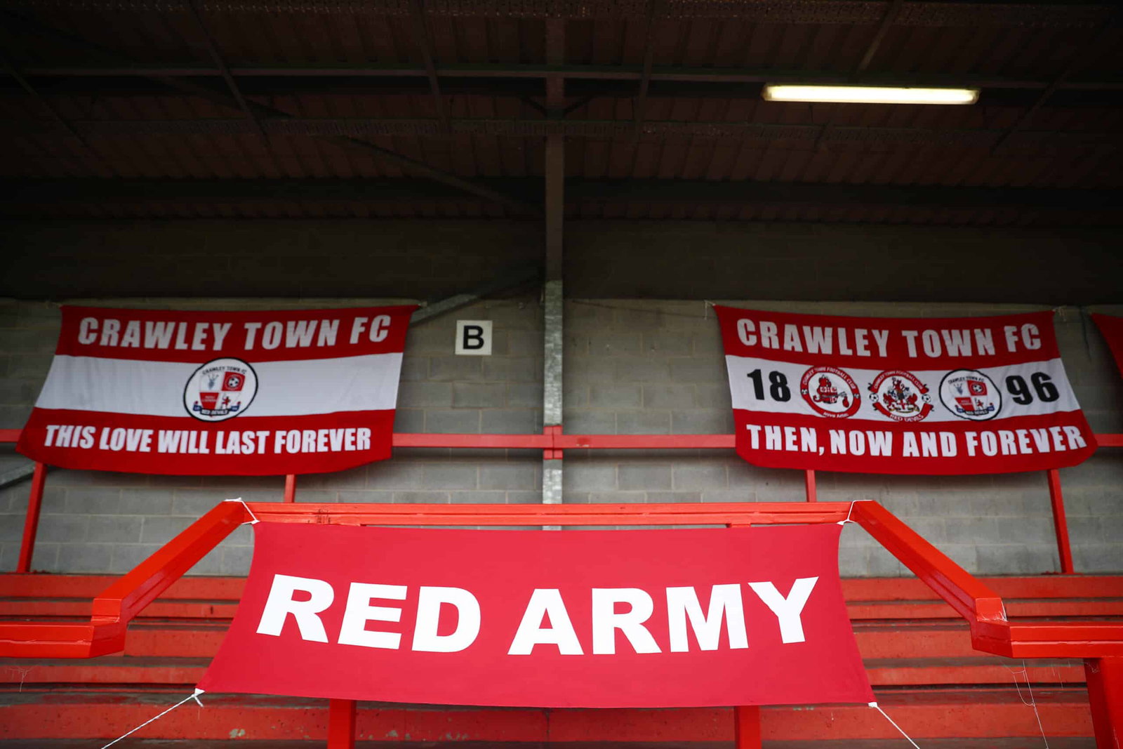 Crawley Town swoop for Rob Elliot as Scott Lindsey replacement