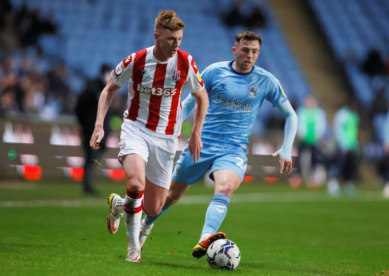 Oldham Athletic sign ex-Hull City and Stoke City man Sam Clucas