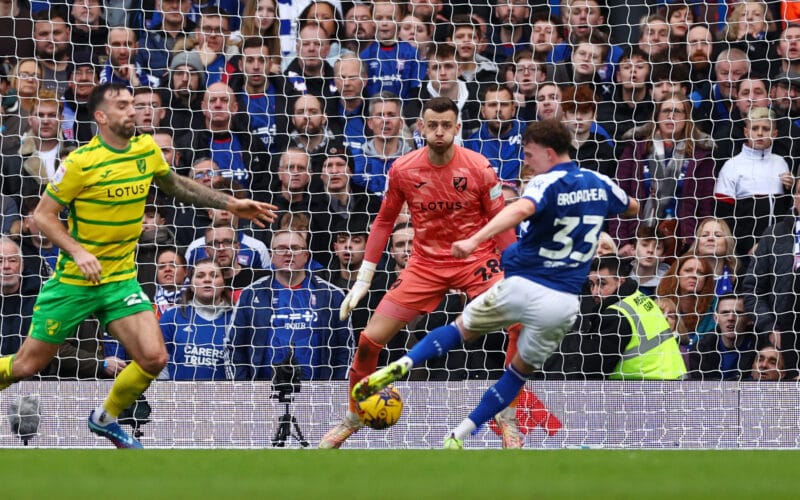 Norwich City: Angus Gunn in Saudi talks after Canaries release