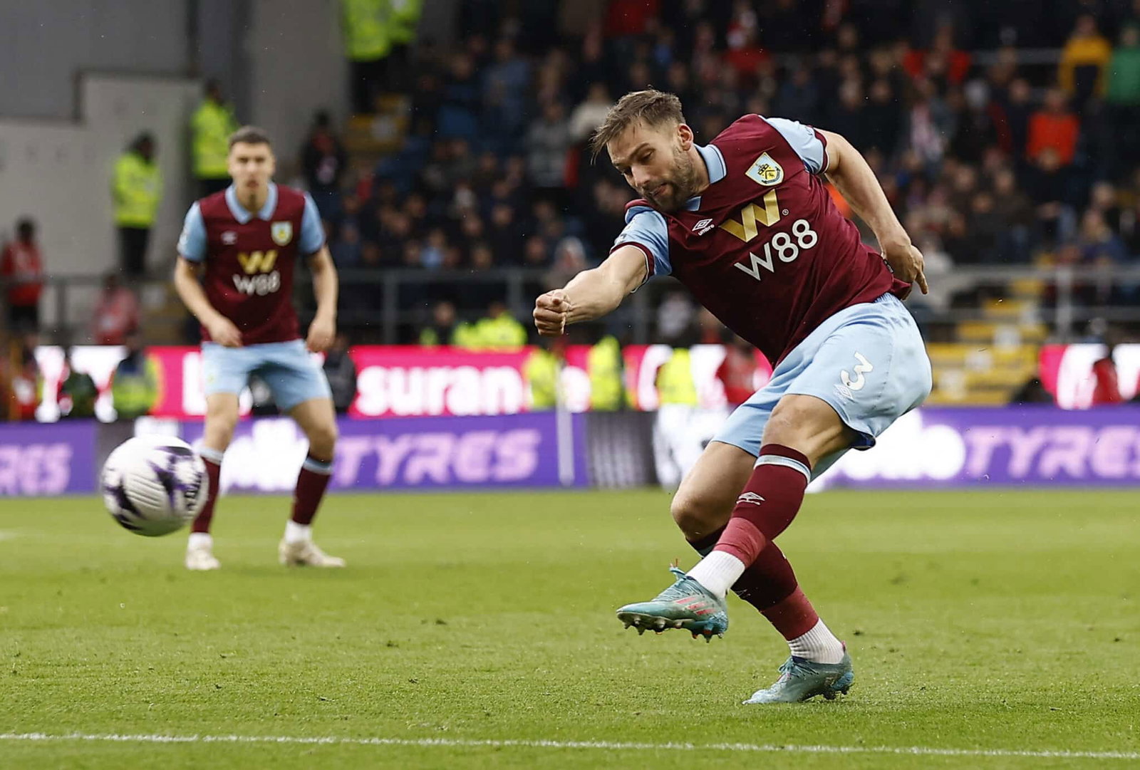 Burnley nearing swoop for versatile striker Andreas Hountondji