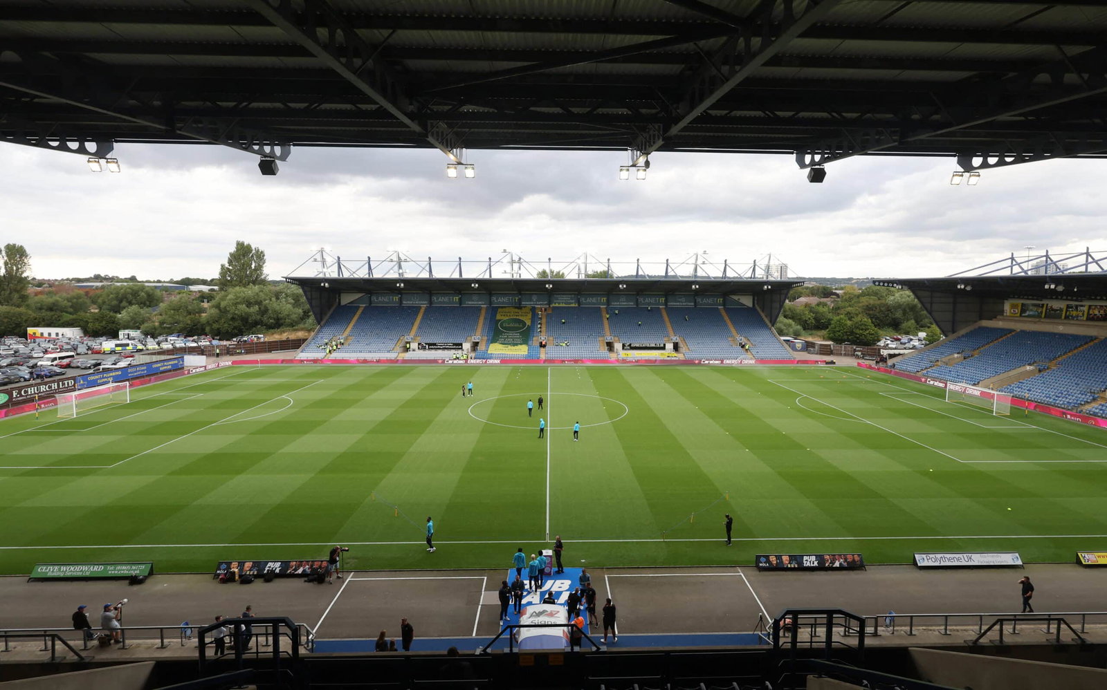 Oxford United's Ed McGinty in talks with Shamrock Rovers