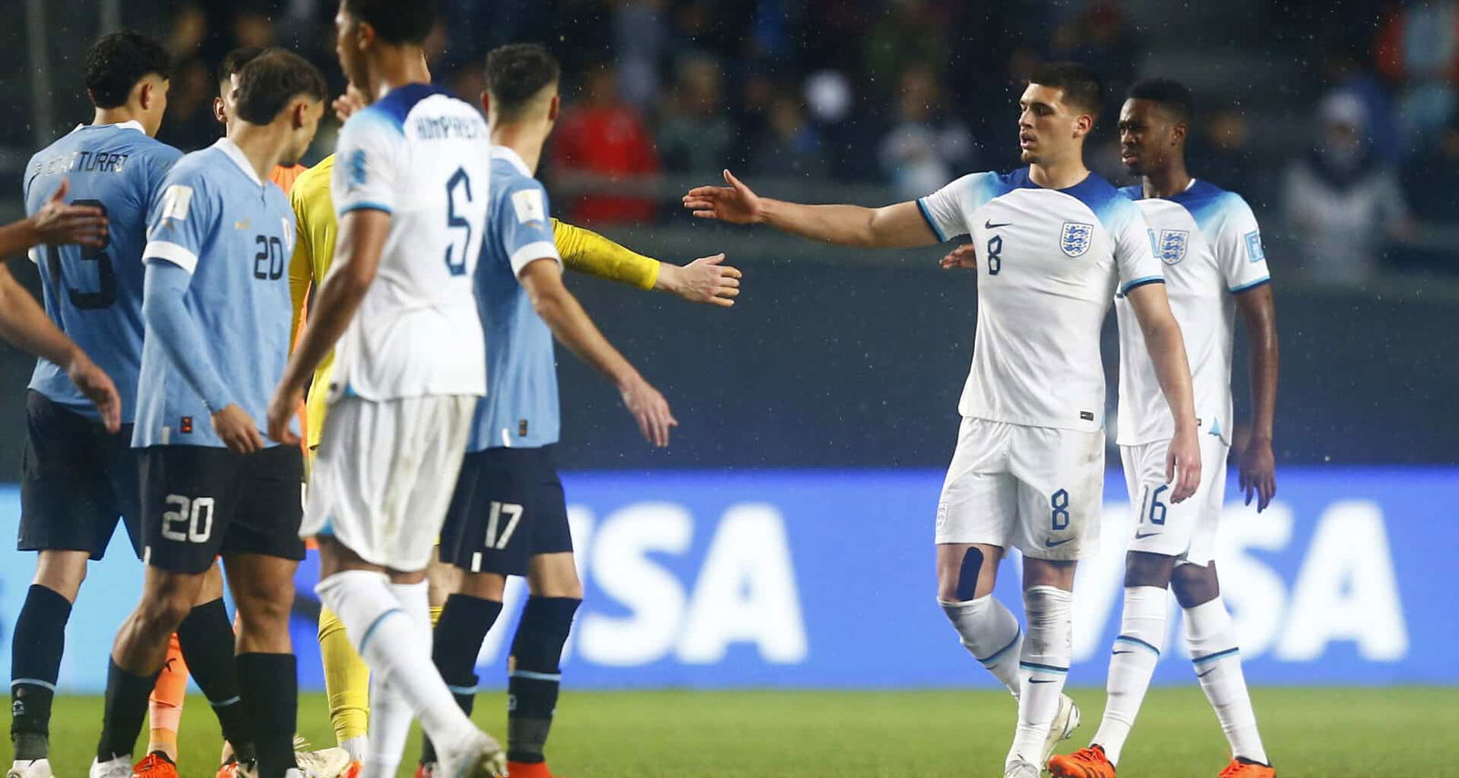 Wycombe Wanderers in talks to sign Hull City man Xavier Simons