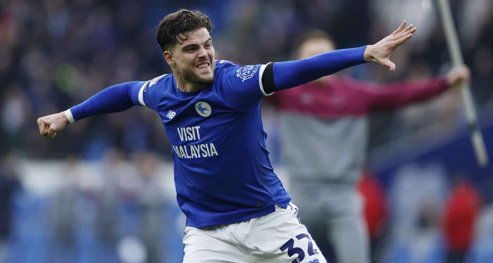 Wrexham eyeing Cardiff City duo Ollie Tanner and Isaak Davies