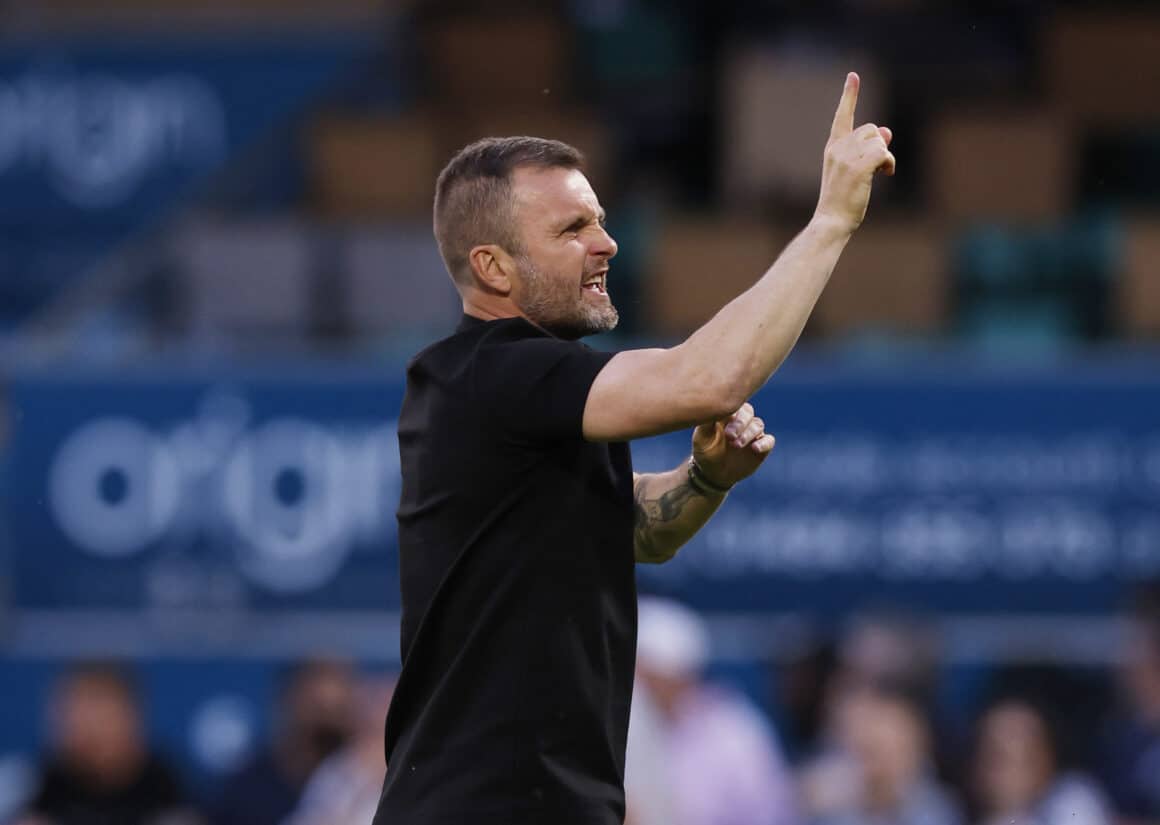 Charlton Athletic: Stockport County's Isaac Olaofe to join