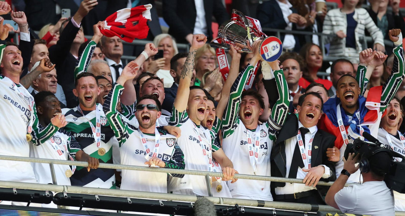 Sunderland: Dan Neil ends starring campaign in SAFC folklore