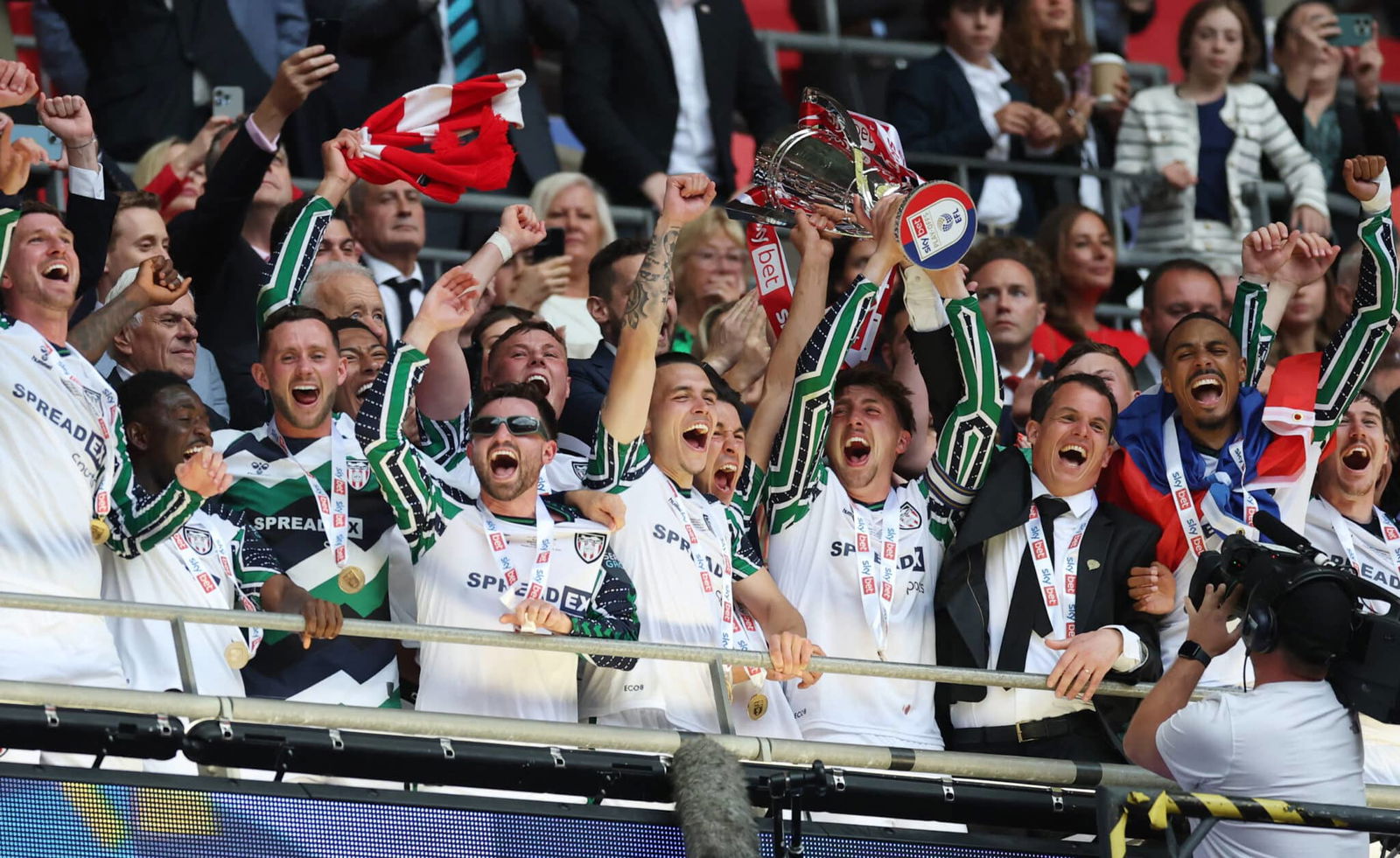 Sunderland to fight Newcastle and PSG for Keita Kosugi