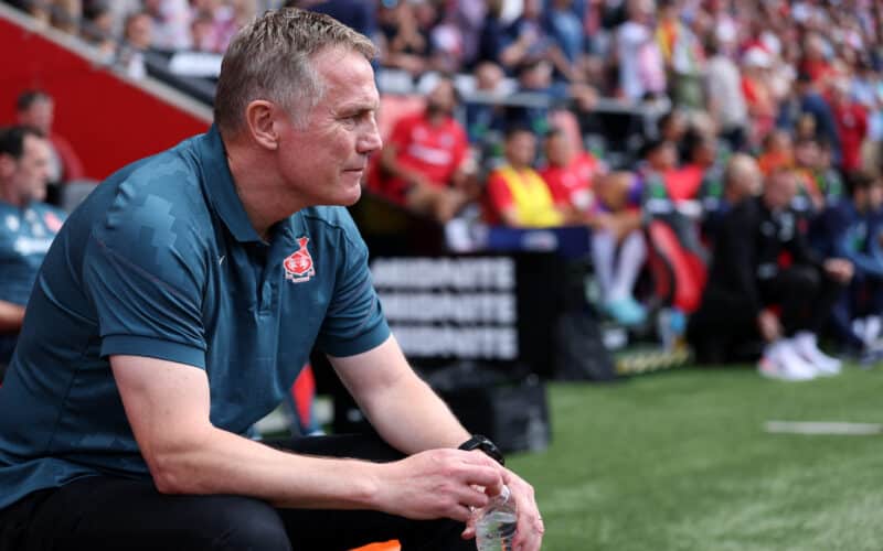 Wrexham to hold talks over Phil Parkinson's future