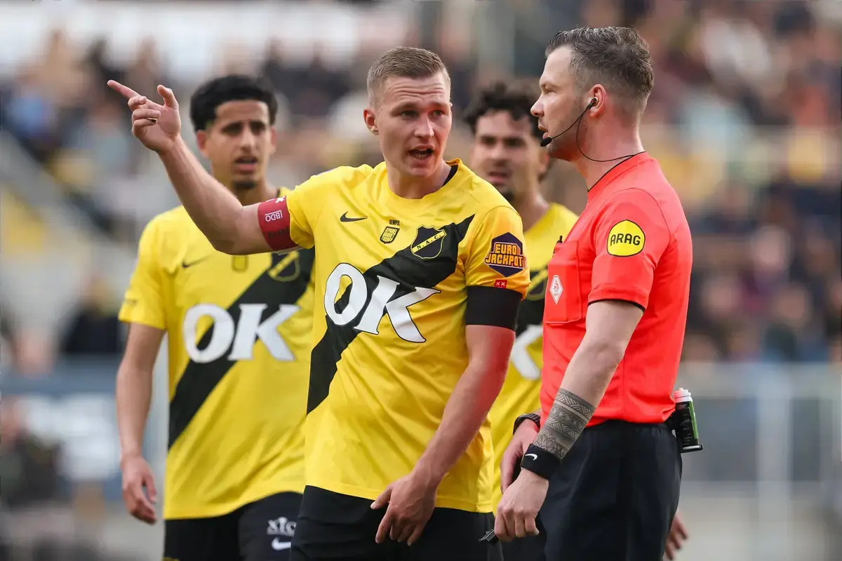 QPR hold talks over potential deal for Dutch left-back Boy Kemper
