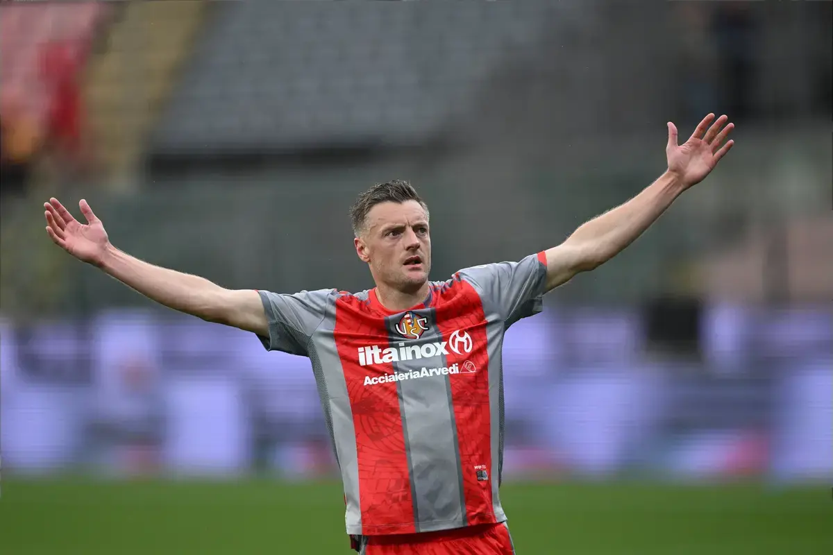 Leicester City: Jamie Vardy's reunion stance amid recent links