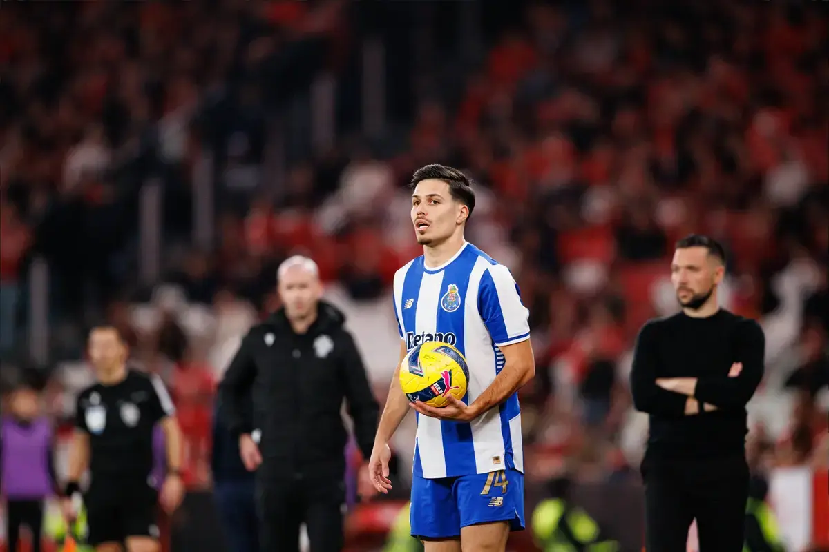 Coventry City keen on Porto left-back Francisco Moura