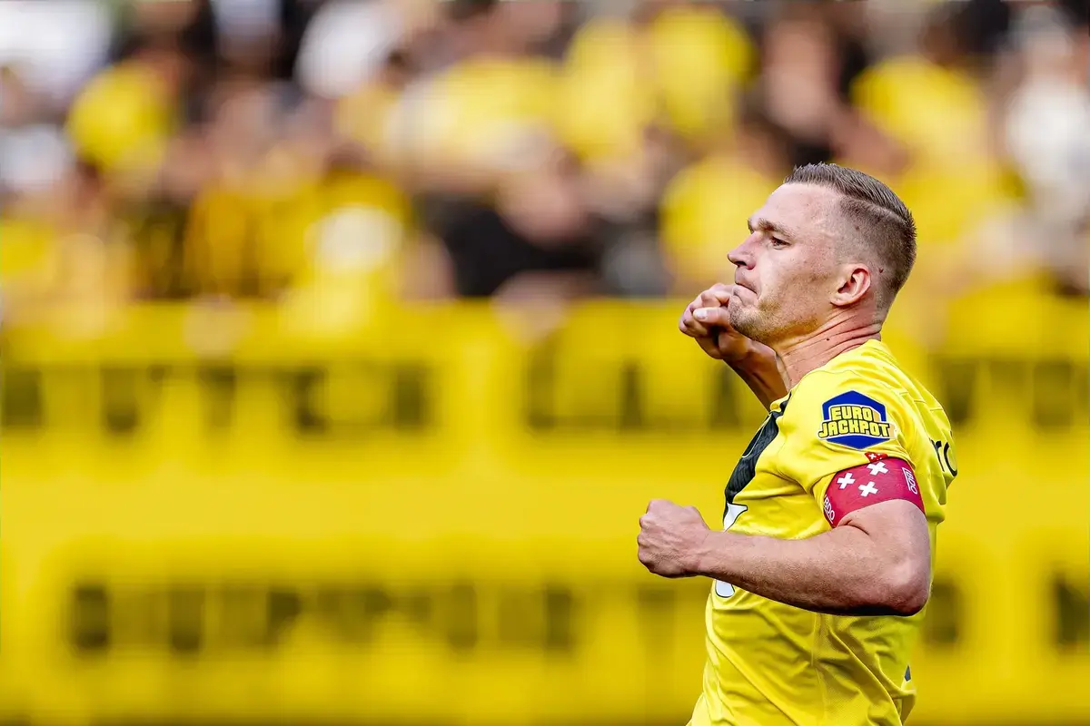 QPR agree three-year deal to sign Dutch left-back Boy Kemper