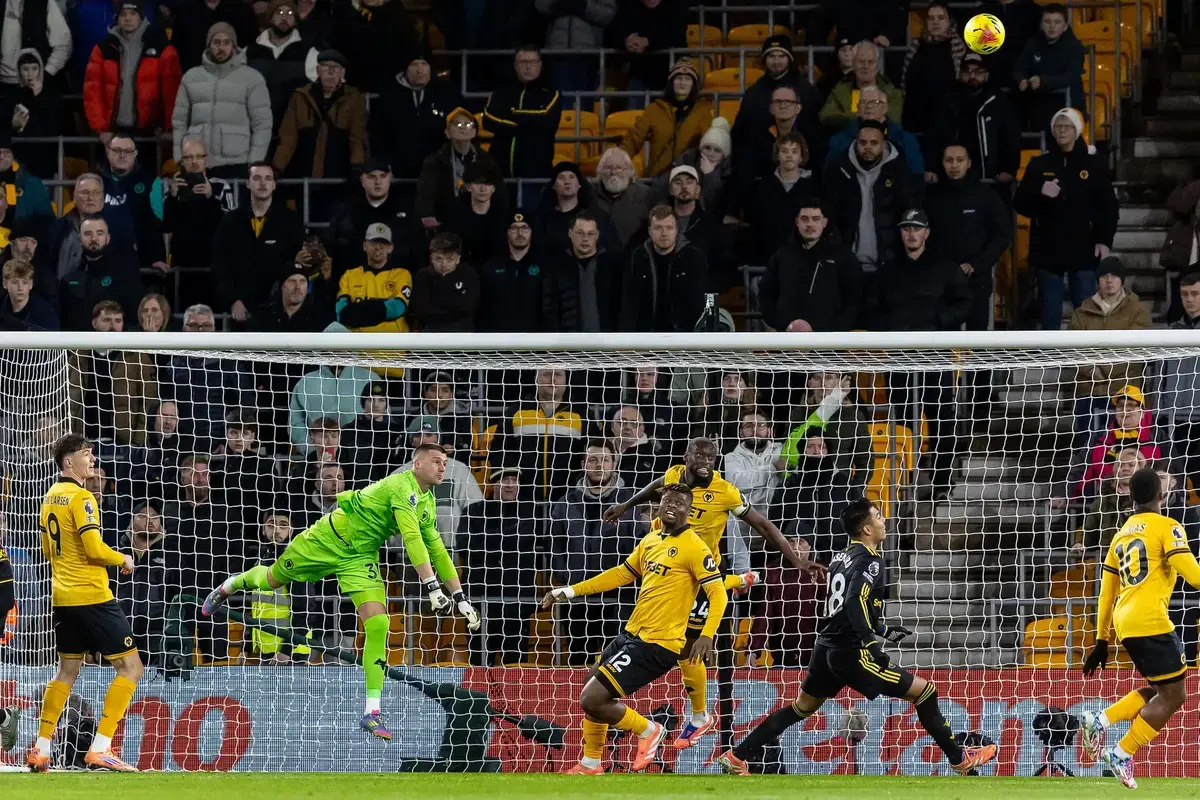 Wolves goalkeeper Sam Johnstone eyed by Manchester United